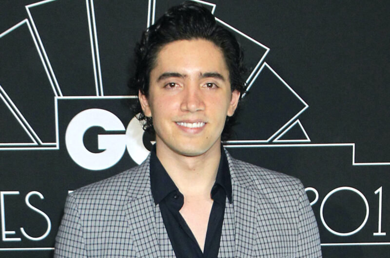 Hija de Alex Fernández conoce a su hermanita